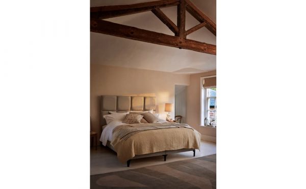 Vispring Regal Superb Divan Set - Ready for Bed